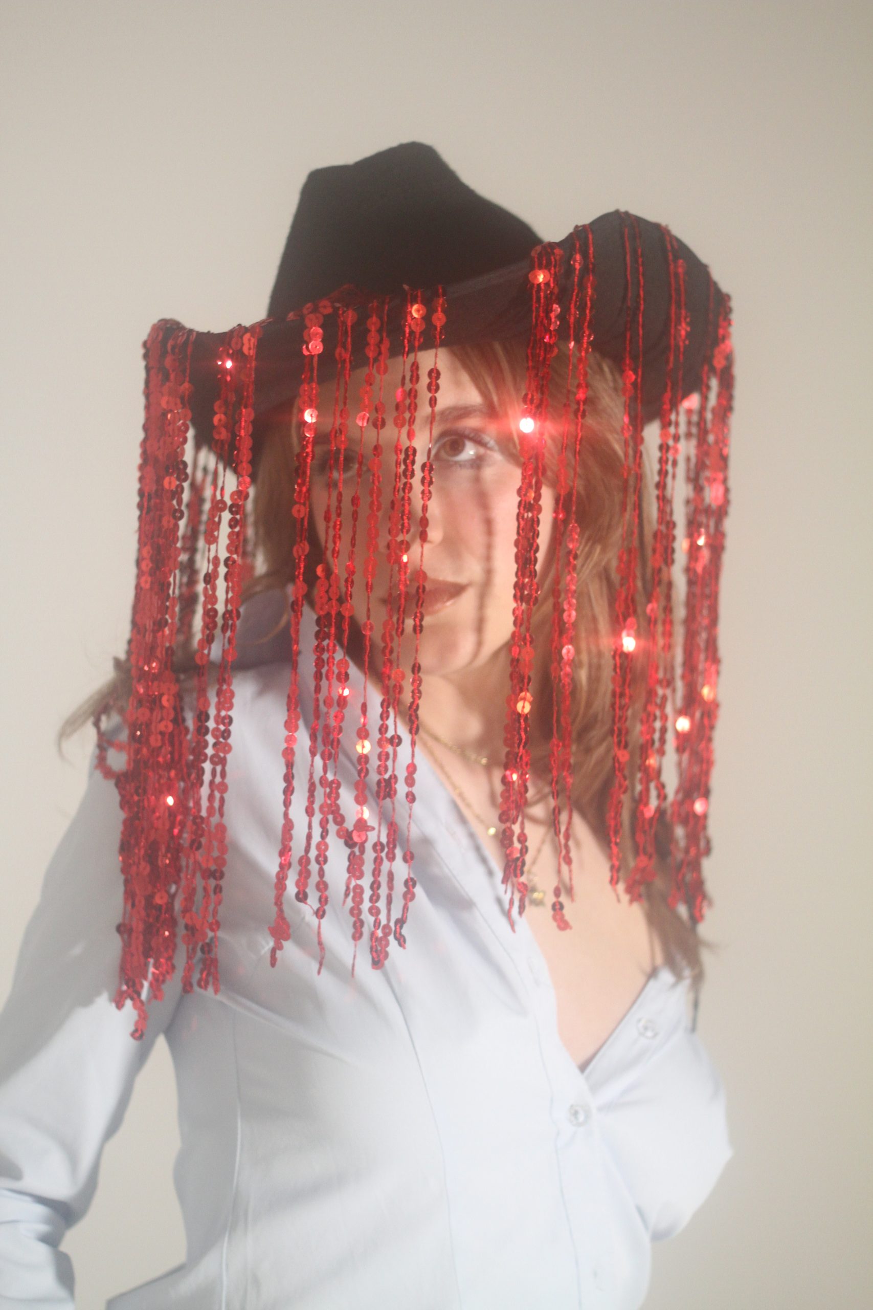 Molly Annelle shares new single, "Trophy Wife"